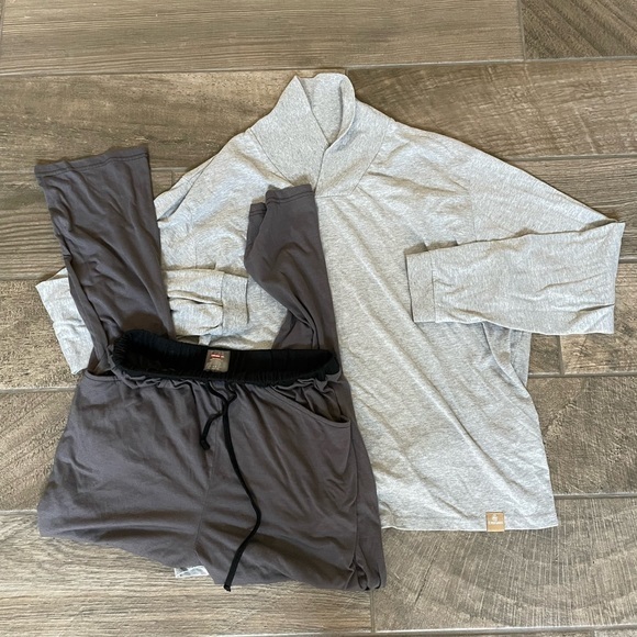 Emirates | Other | Mens First Class Emirates Pjs | Poshmark